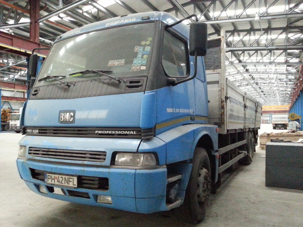 Autocamion BMC Pro 628 - platforma deschisa cu obloane
