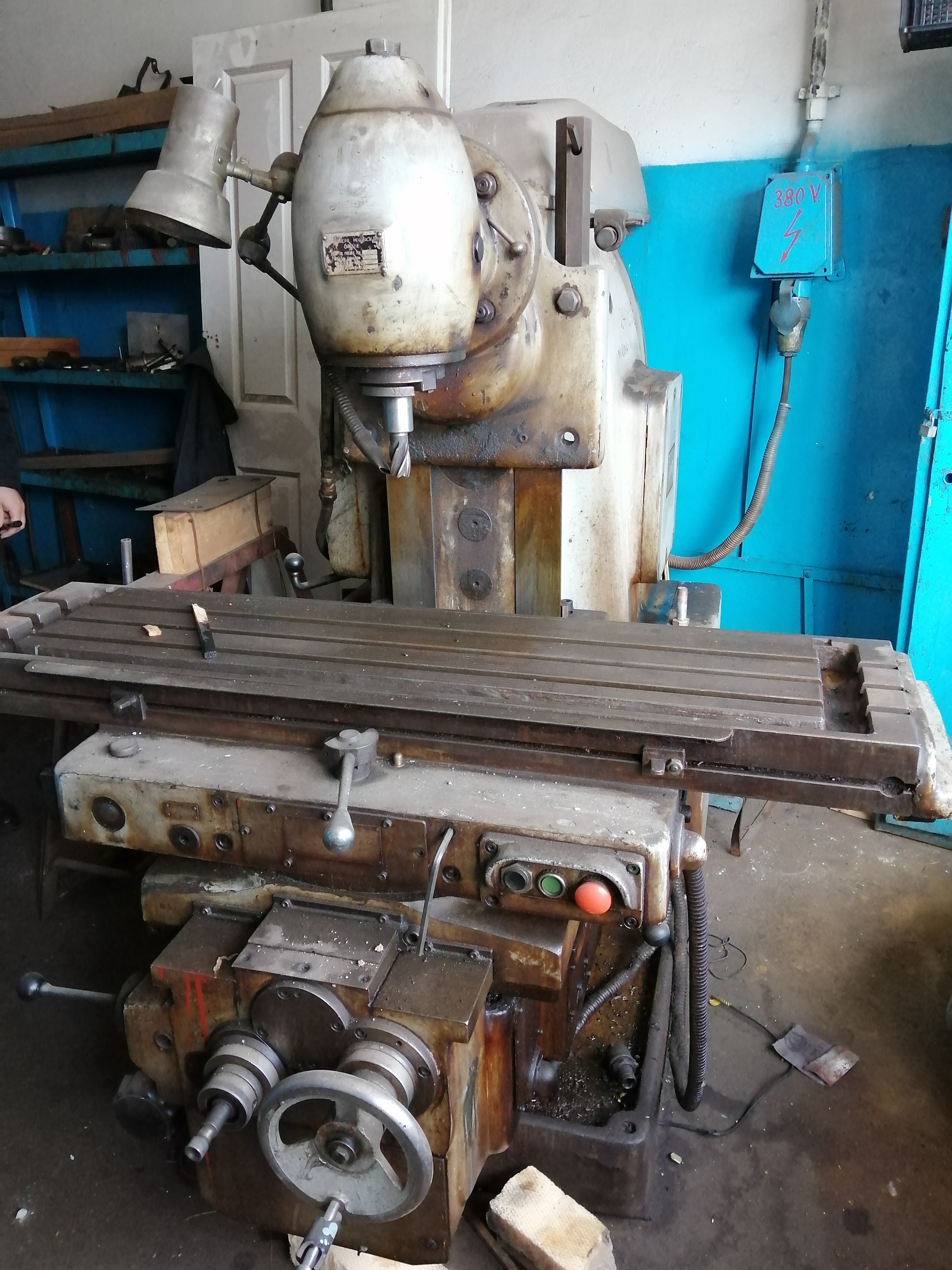 MASINA DE FREZAT UNIVERSALA FU-32